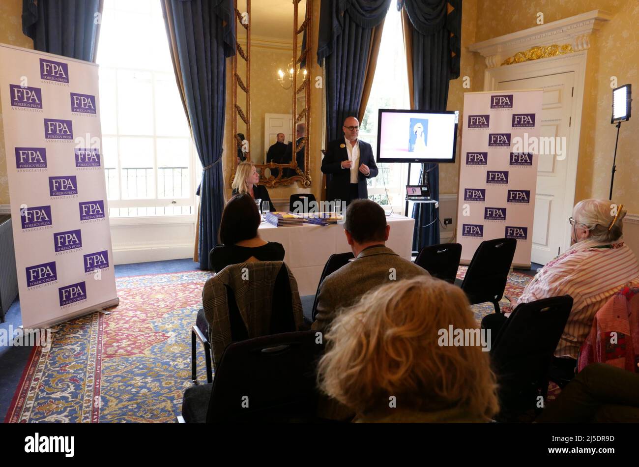 DEVOIR : Lettre d'amour à la reine Elizabeth 11 . Nouveau livre de l ...