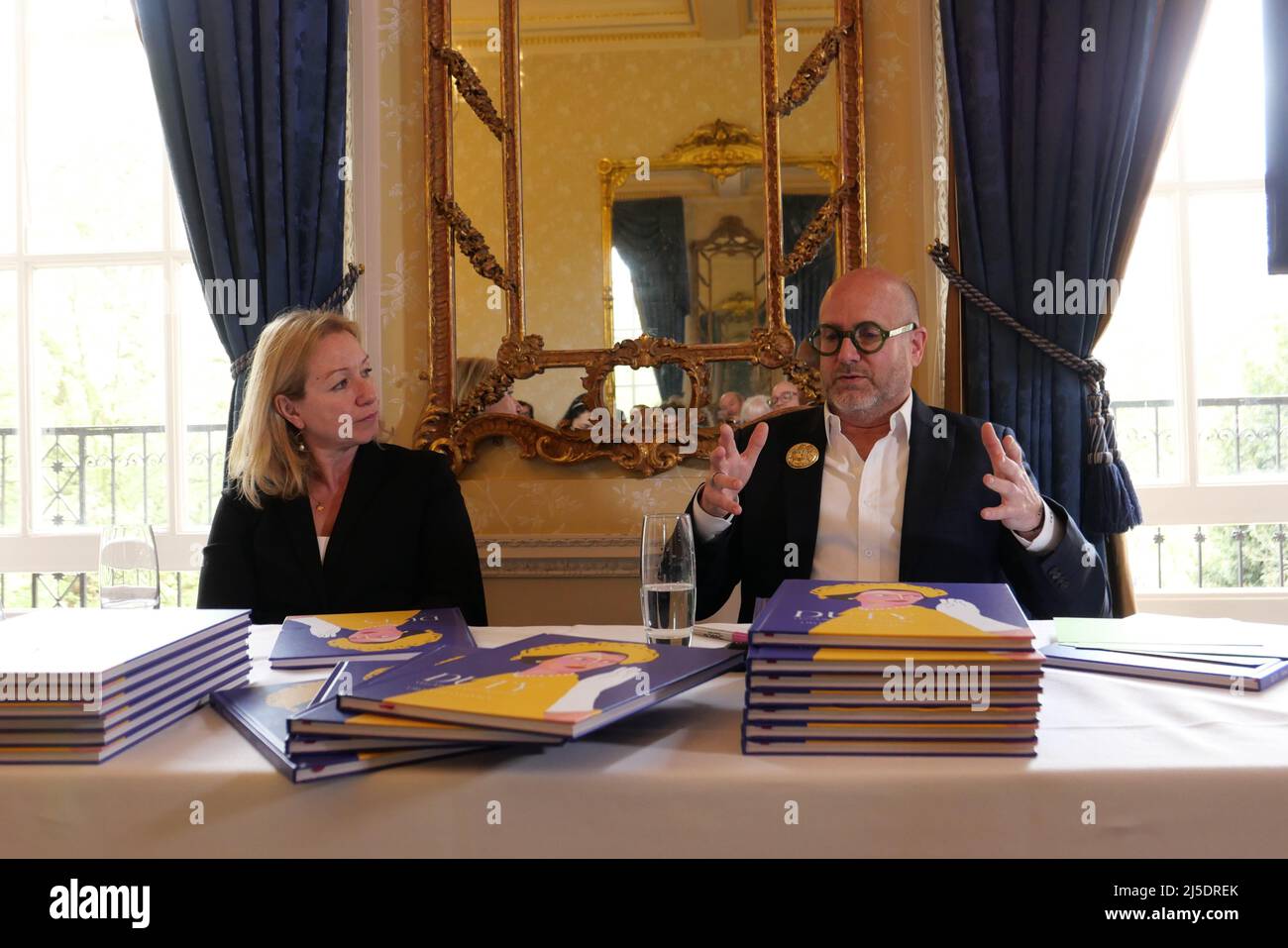 DEVOIR : Lettre d'amour à la reine Elizabeth 11 . Nouveau livre de l ...