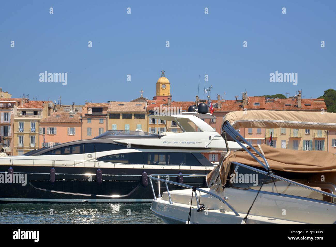 Le port de st tropez Banque de photographies et d’images à haute résolution - Alamy