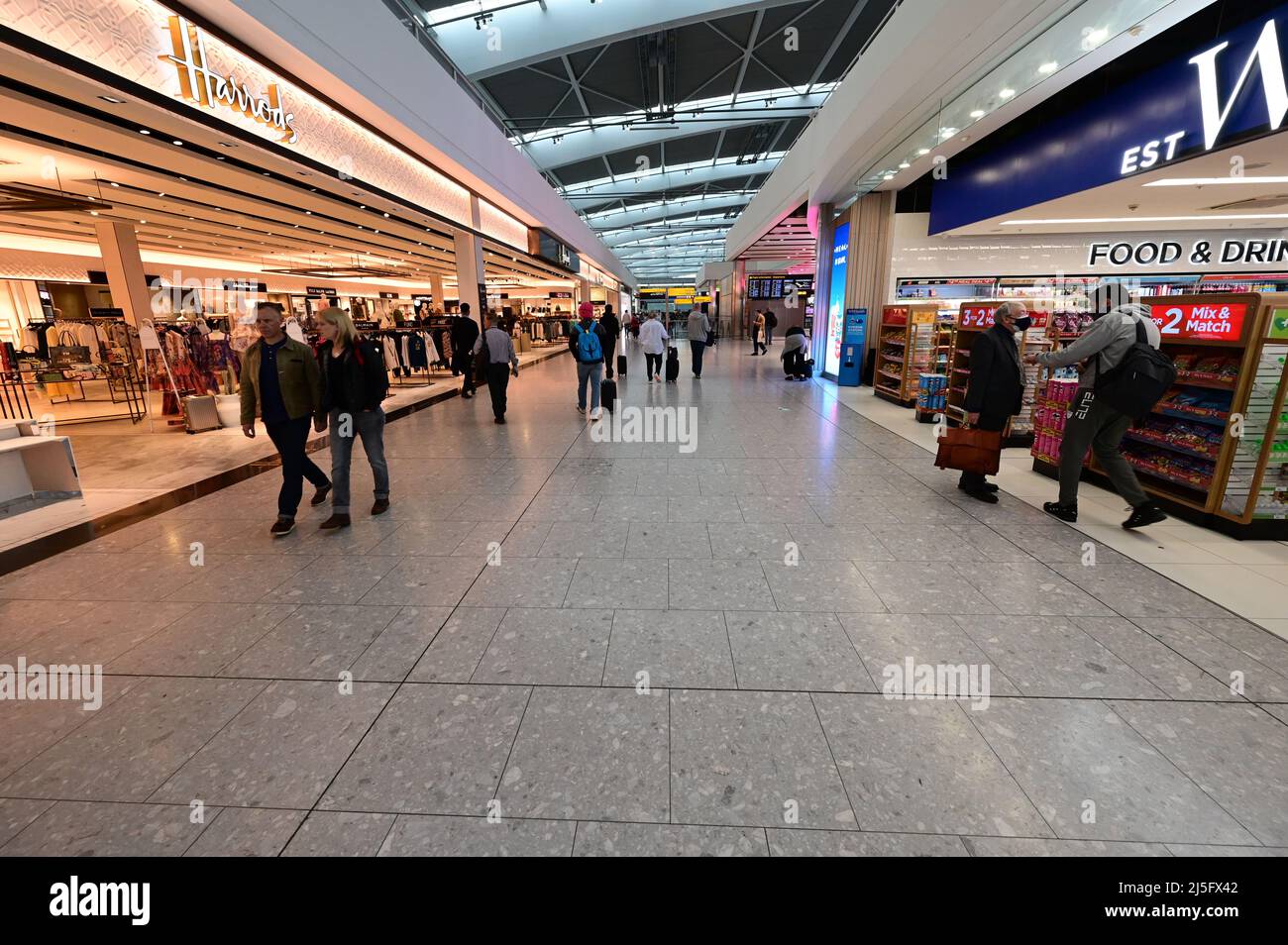 Heathrow terminal 5 shops Banque de photographies et d’images à haute ...