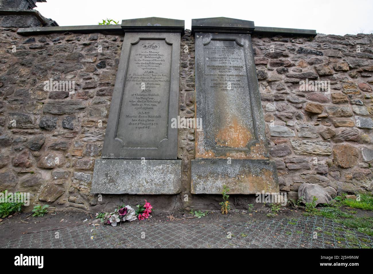 Célèbre tombe qui a inspiré JK Rowling pour Lord Voldemort alias Tom ...