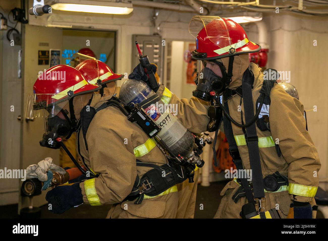 Les marins affectés au département de génie de l’USS Gerald R. Ford ...