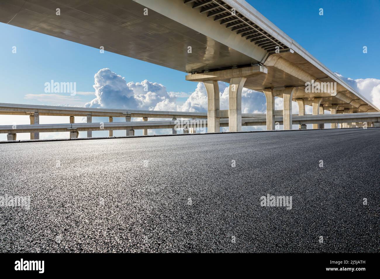 Pont routier et autoroutier Banque de photographies et d’images à haute ...