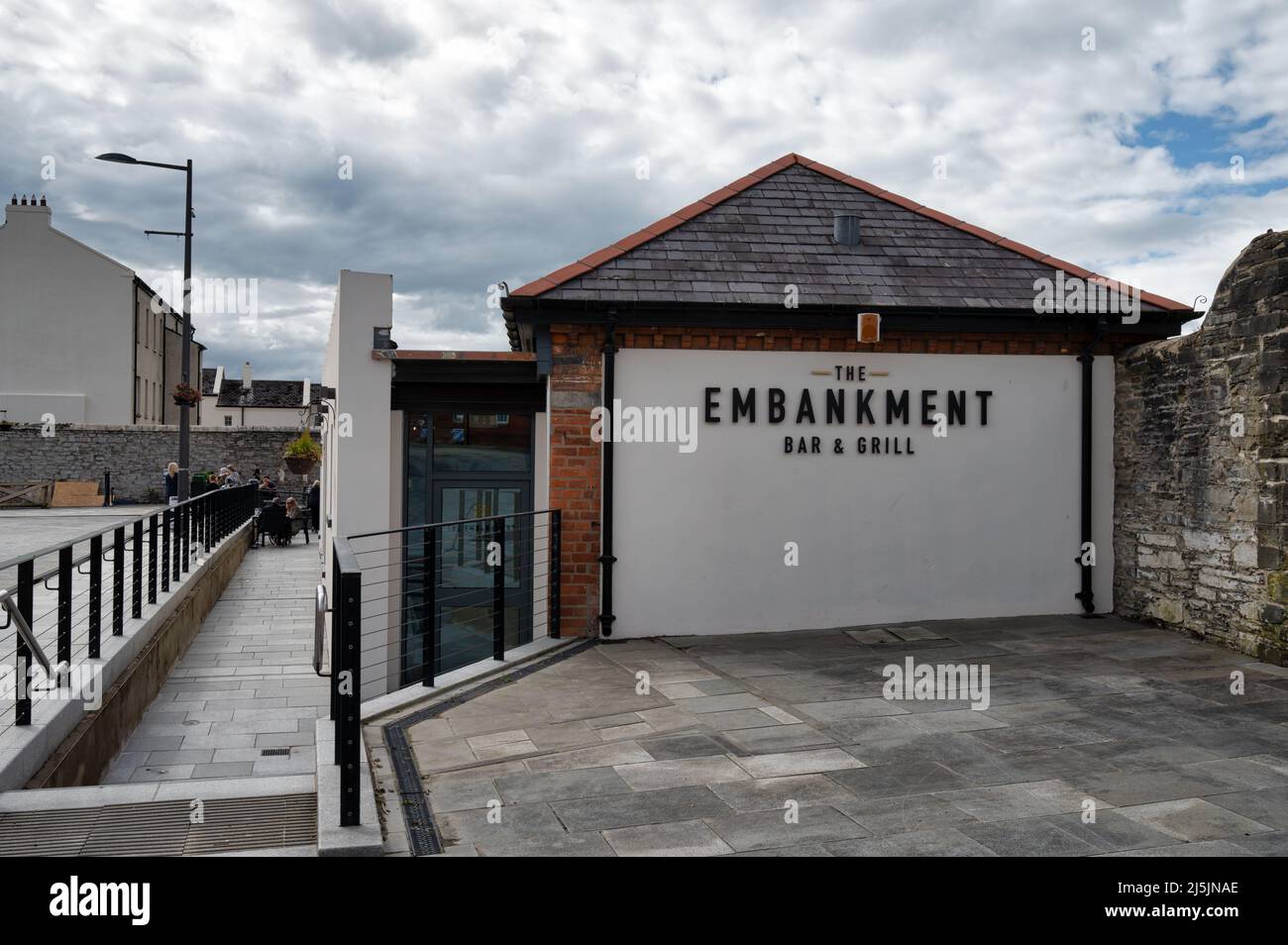 L'enseigne du bar et du grill du remblai Banque de photographies et d ...