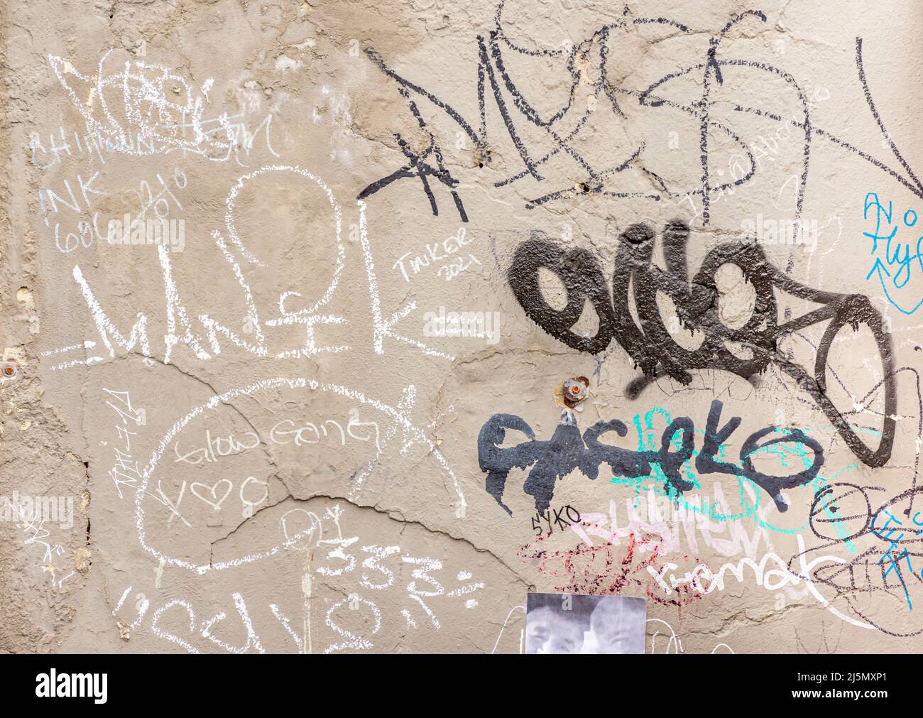 Signatures sur un mur Banque de photographies et d’images à haute ...