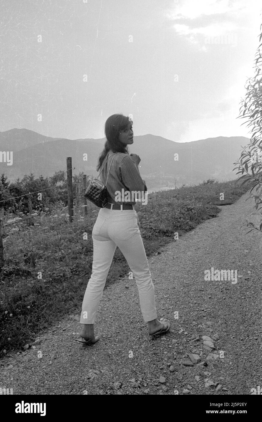 Comédienne francaise années 60 Banque d'images noir et blanc - Alamy