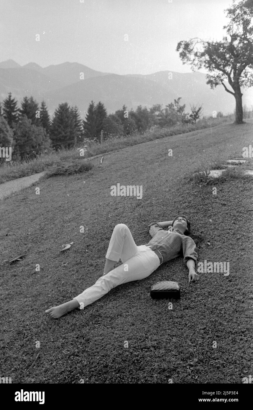 Comédienne francaise années 60 Banque d'images noir et blanc - Alamy