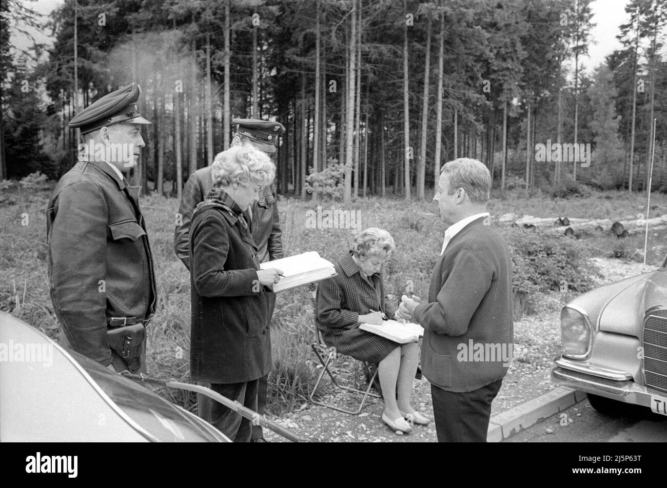 Heinz Rühmann pendant le tournage du film "Die Ente klingelt um halb ...