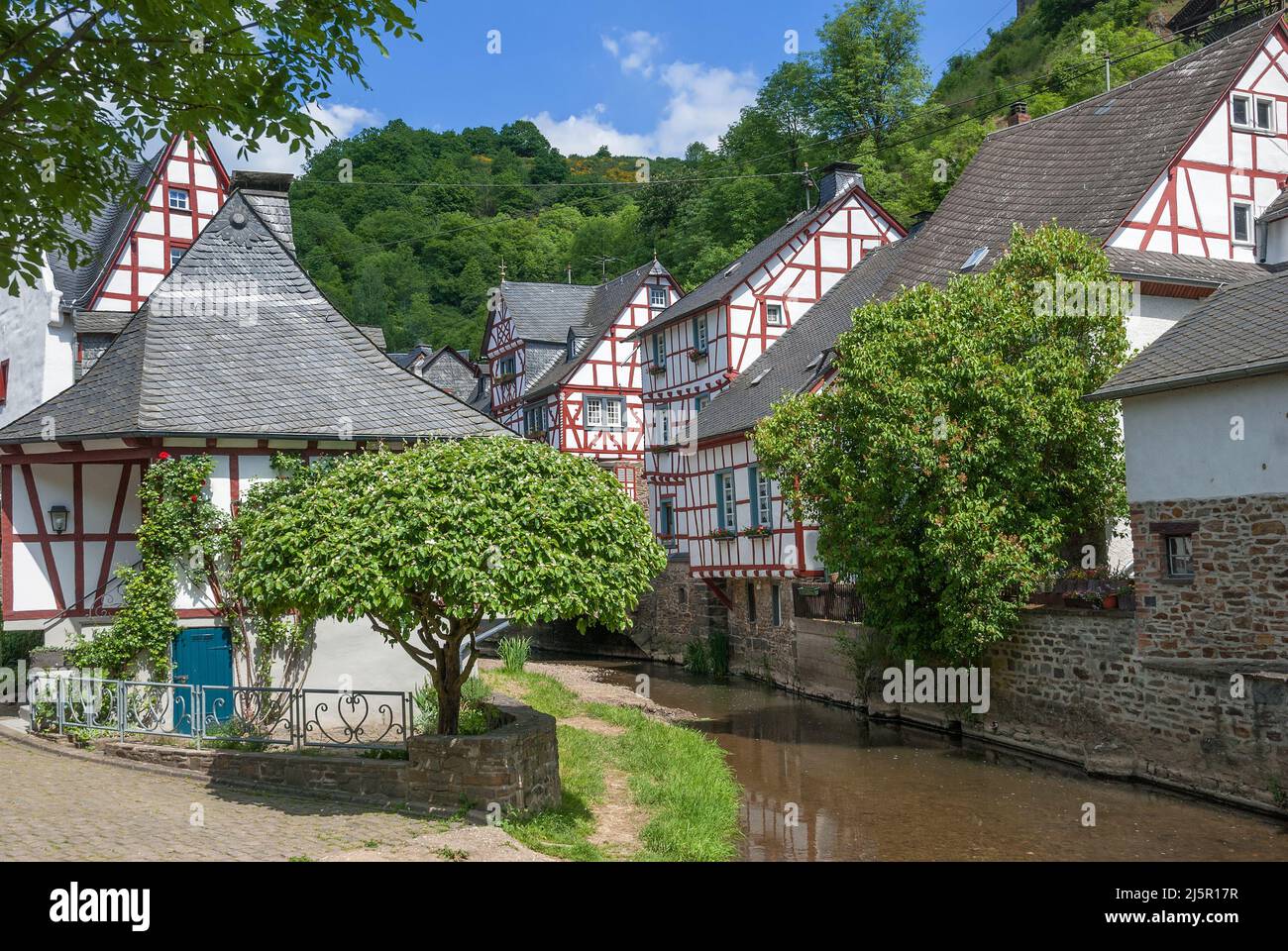 Village eifel Banque de photographies et d’images à haute résolution ...