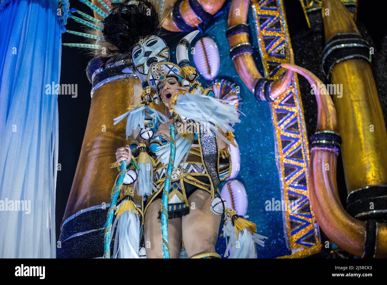RIO DE JANEIRO, RJ - 24.04.2022: PARADE ÉCOLES DE SAMBA CARNAVAL RJ ...