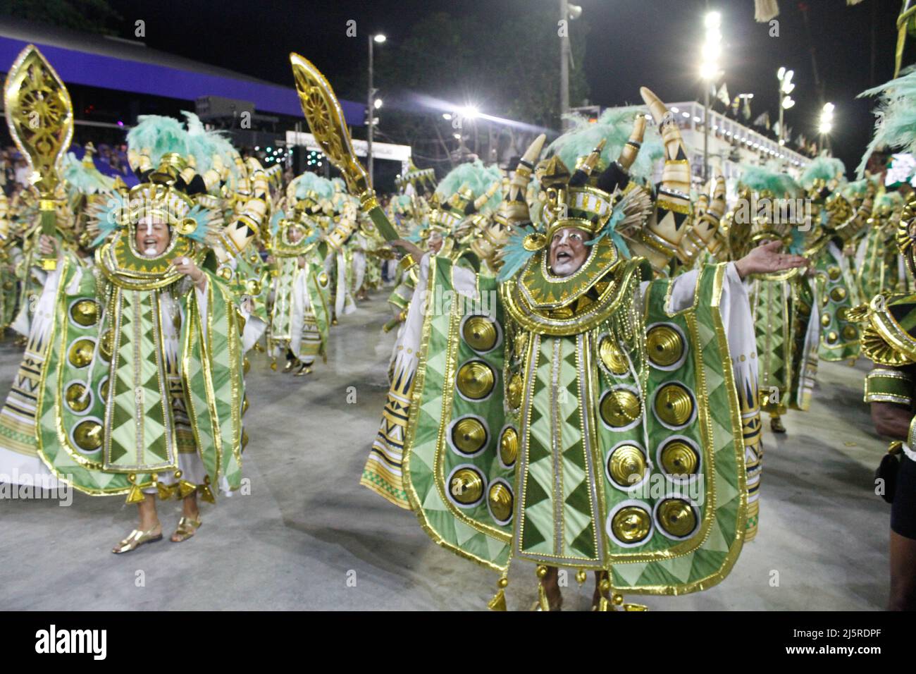 RIO DE JANEIRO, RJ - 24.04.2022: PARADE ÉCOLES DE SAMBA CARNAVAL RJ ...