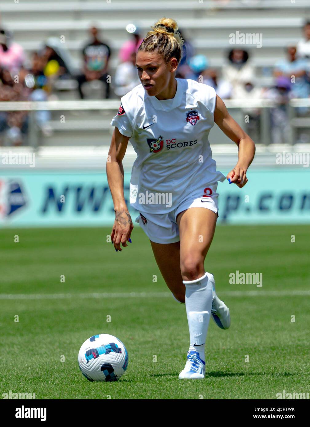 CARY, NC - 23 AVRIL : l'esprit de Washington avance Trinity Rodman (2 ...