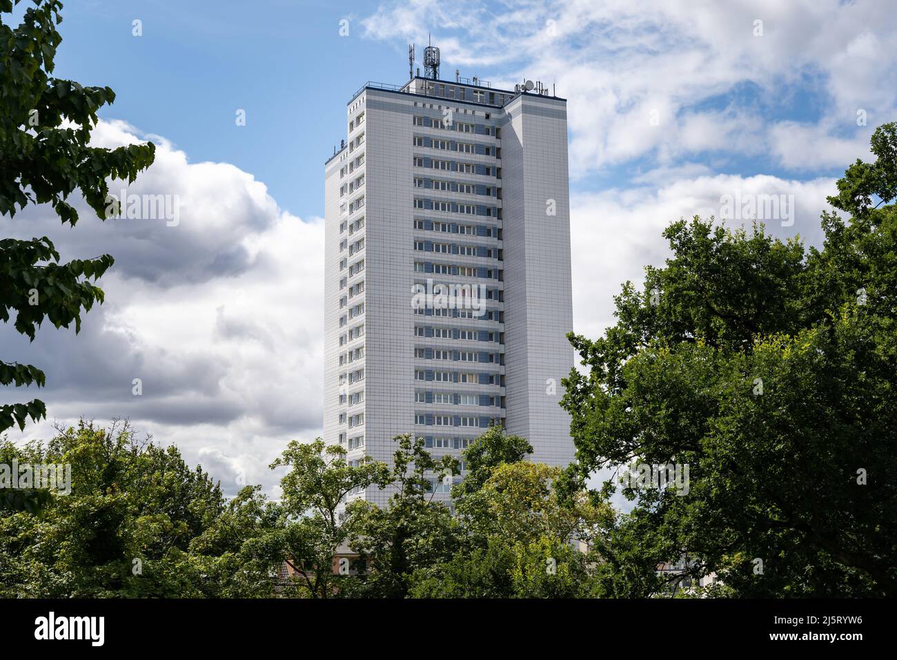 High rise residential building Banque de photographies et d’images à ...