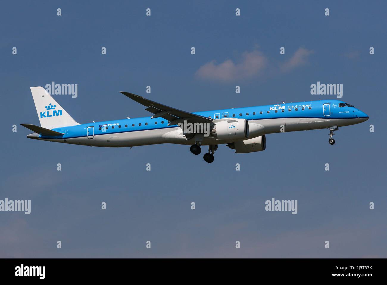 Embraer e195 Banque de photographies et d’images à haute résolution - Alamy