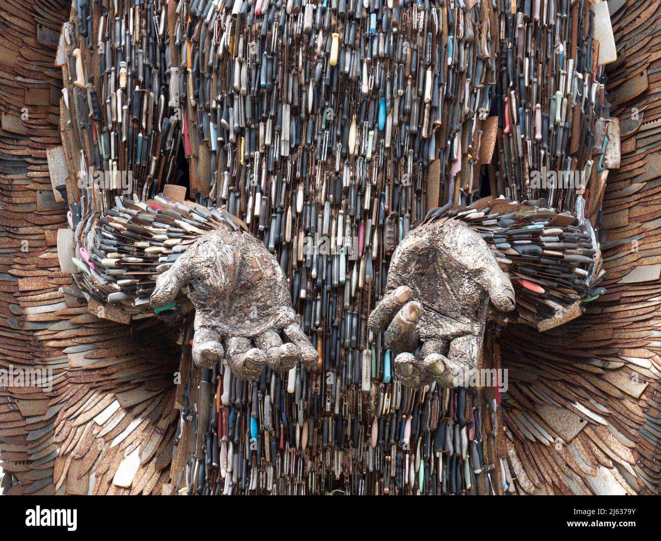 Voici la sculpture de Knife Angel exposée au Smithfield Business Center ...