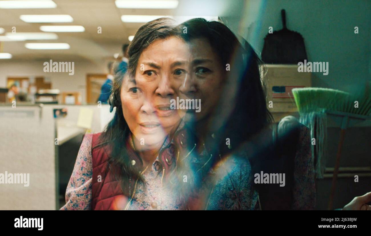 ÉTATS-UNIS. Michelle Yeoh dans une scène du nouveau film de A24 : tout ...