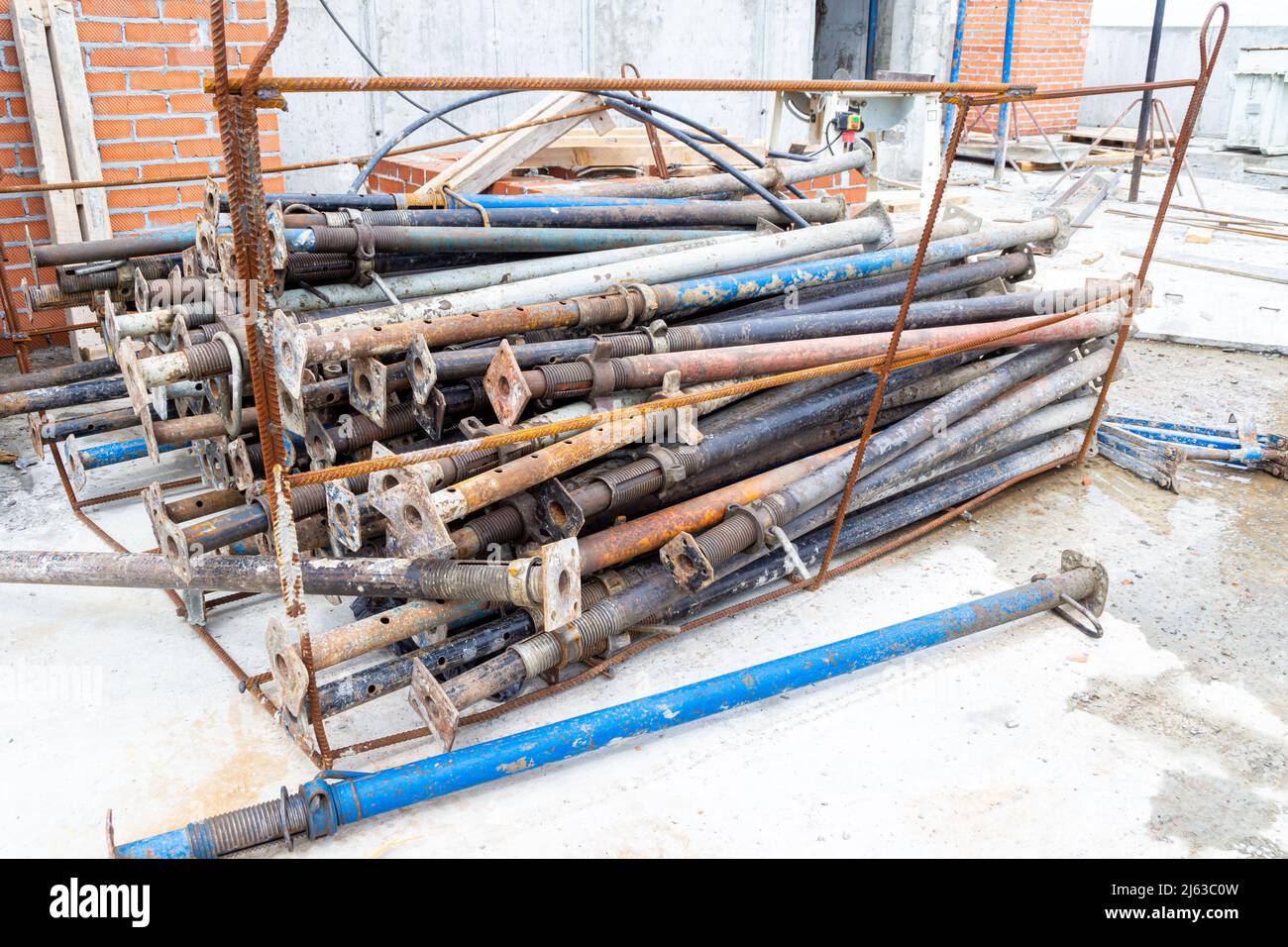 un ensemble de supports de jack télescopiques pour le montage du ...