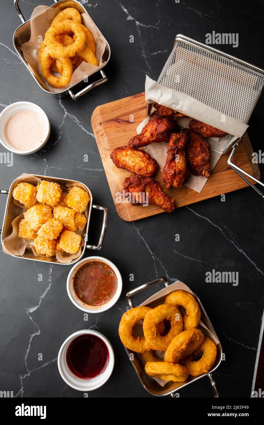Rondelles de calamars et frites Banque de photographies et d’images à ...