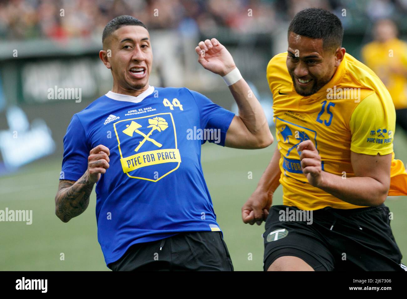 Bill Tuiloma (25) chase Marvin Loria (44.) Les Timbers de Portland et ...