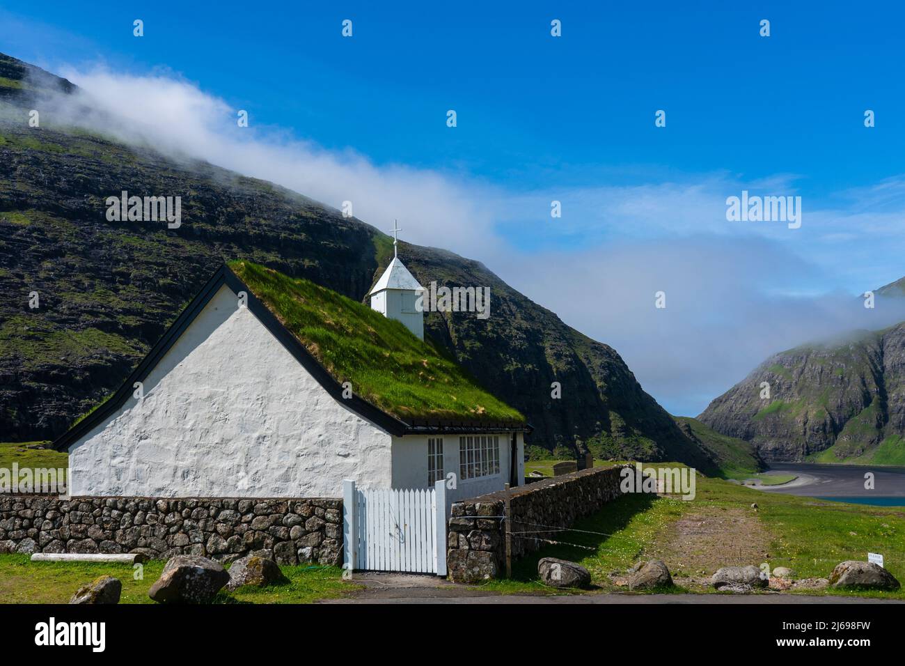 Bâtiment avec toit de gazon, Saksun, île de Streymoy, îles Féroé ...