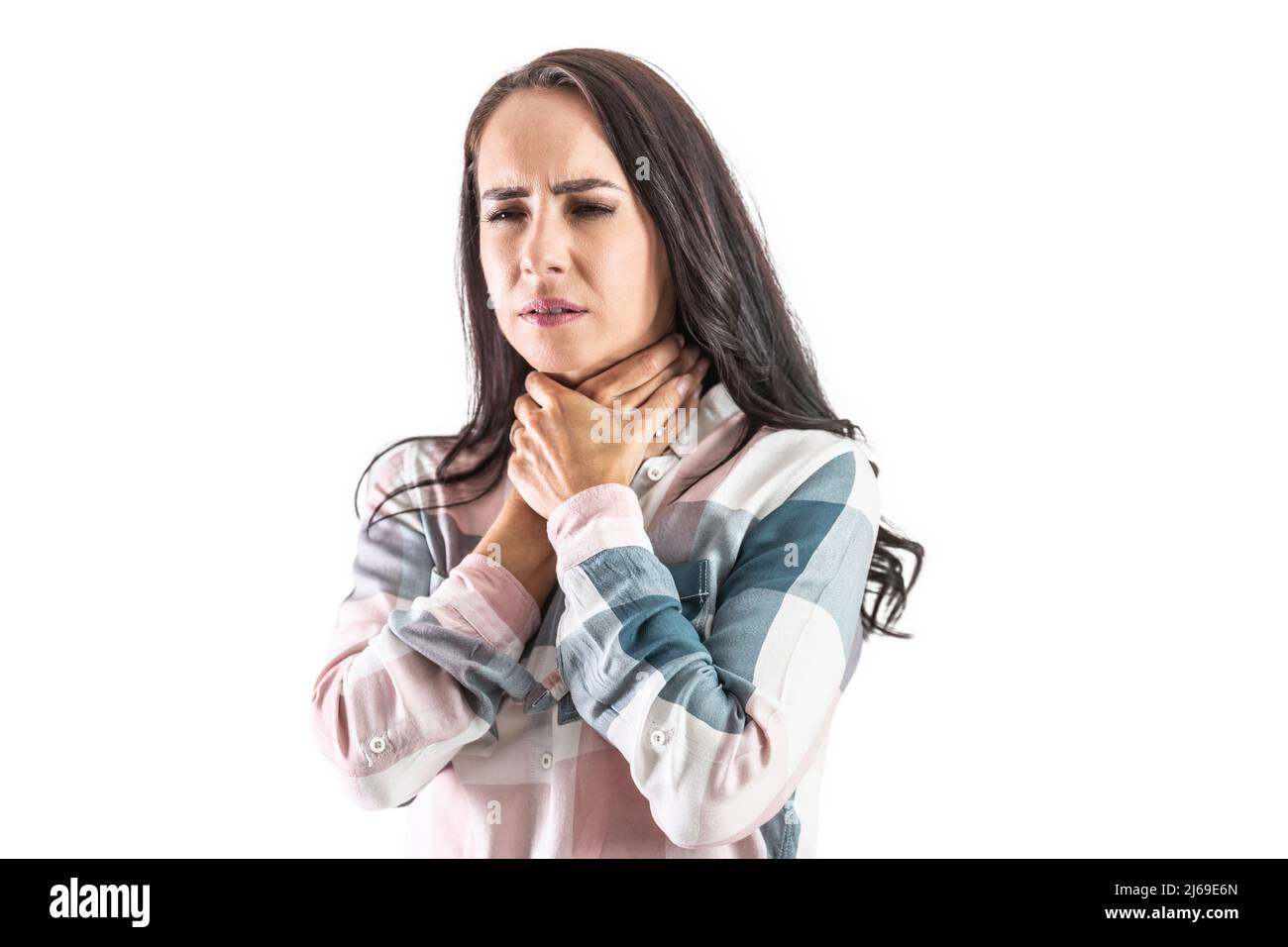 Douleur et inflammation de la gorge chez une femme tenant sa place ...