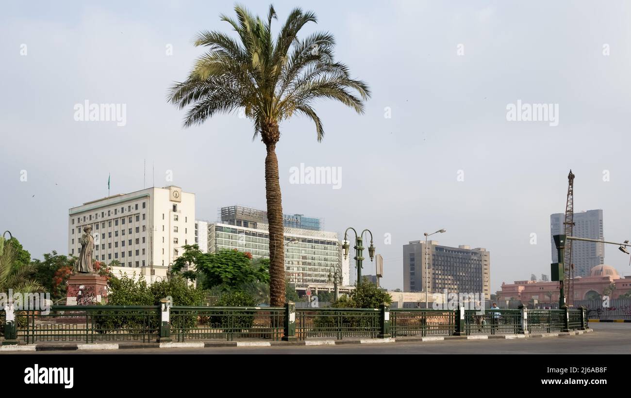 Paysage urbain du centre-ville à la place Tahrir (place de la ...