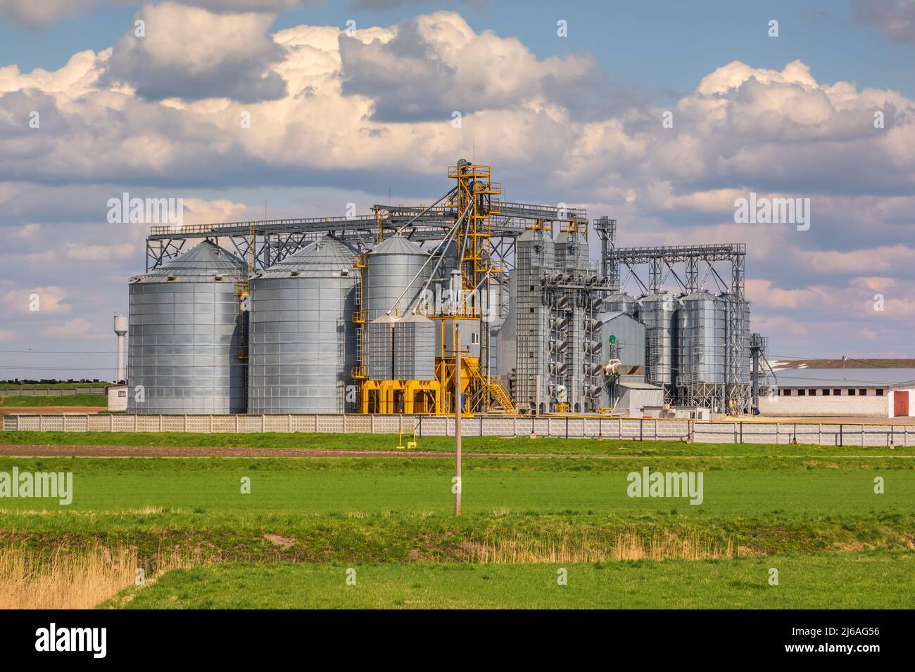 vue panoramique sur les silos agro-alimentaires élévateur de granary ...