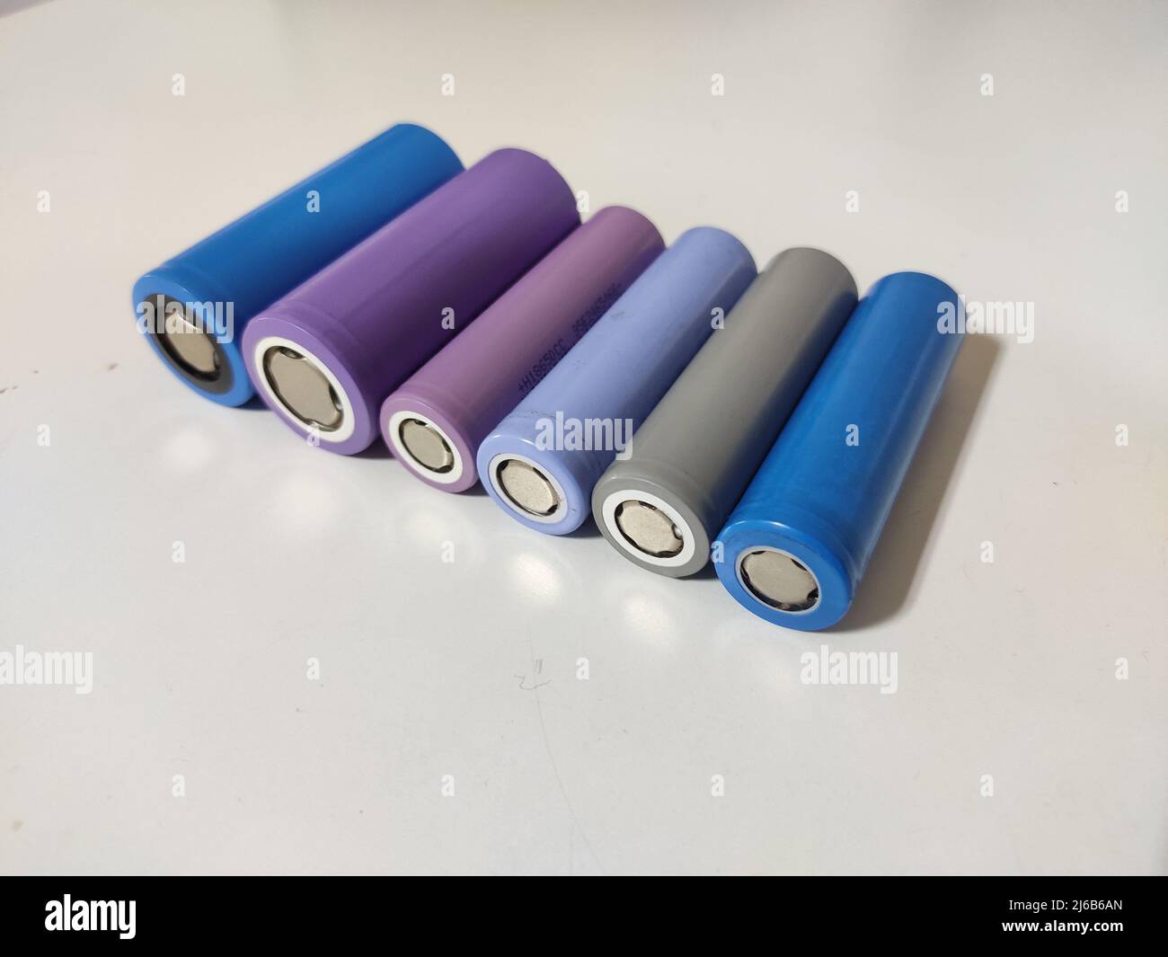 Groupe de piles au lithium rechargeables avec différentes capacités de ...