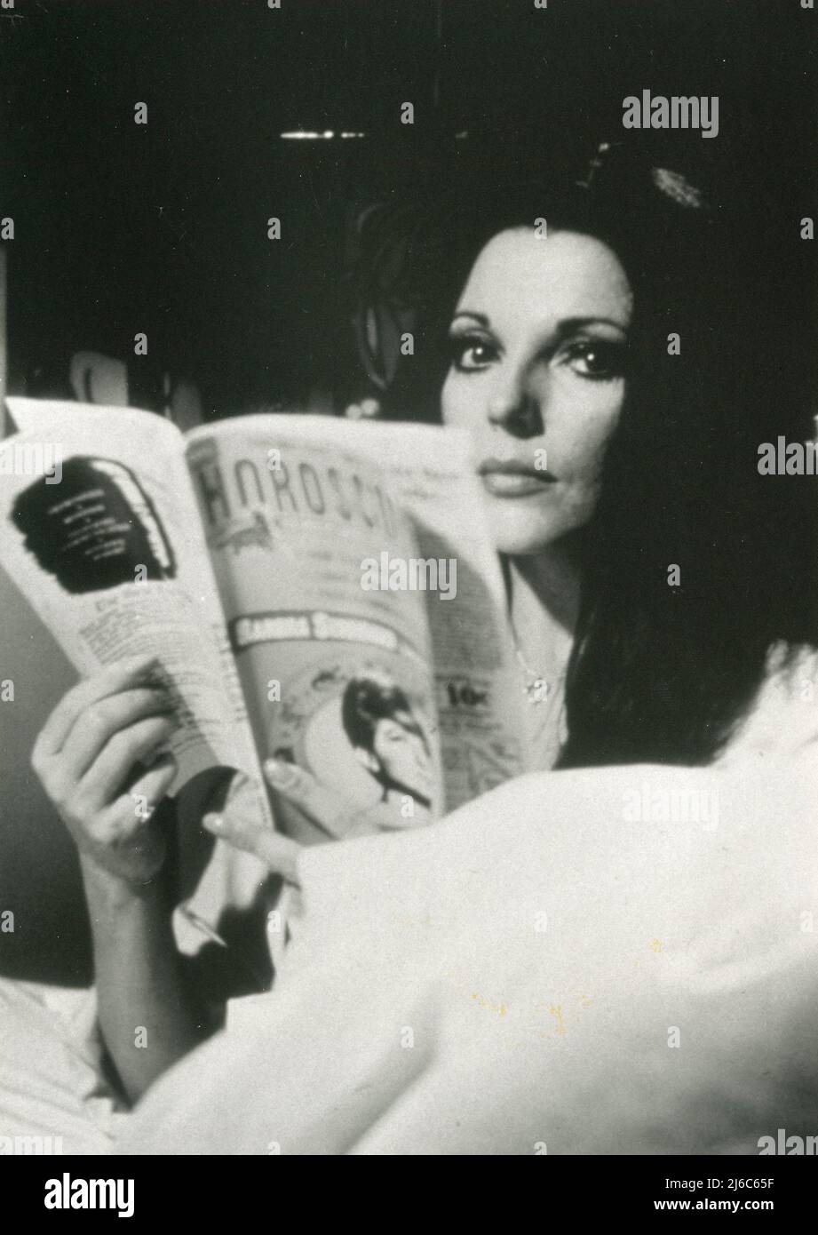 Joan collins english actress Banque de photographies et d’images à ...