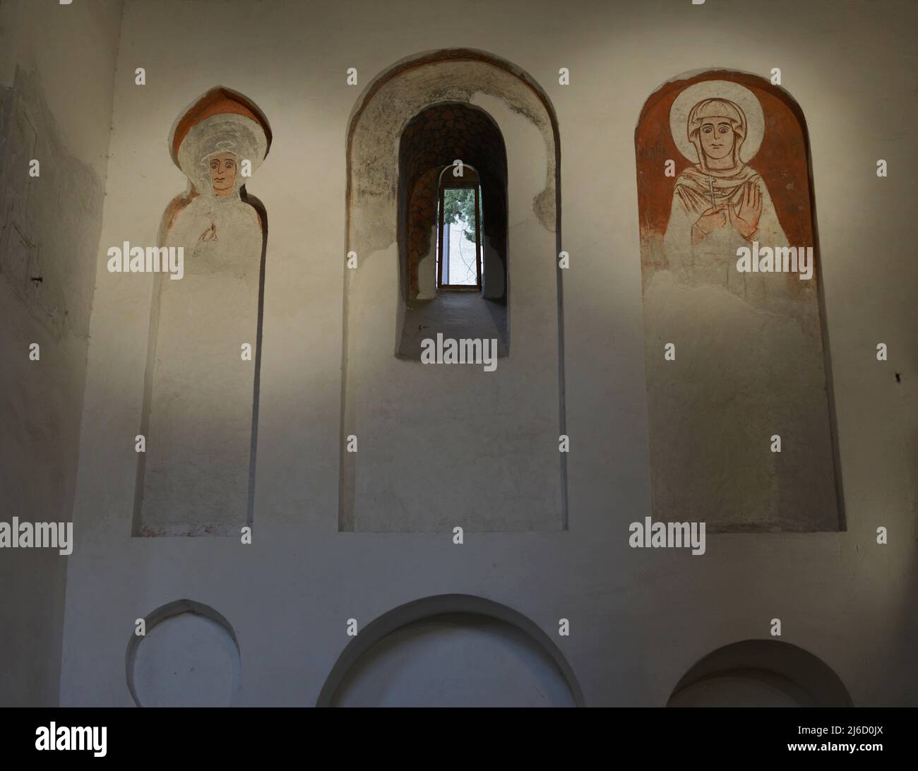 Fresques romanes représentant deux saints. Transept du Temple Cristo de ...