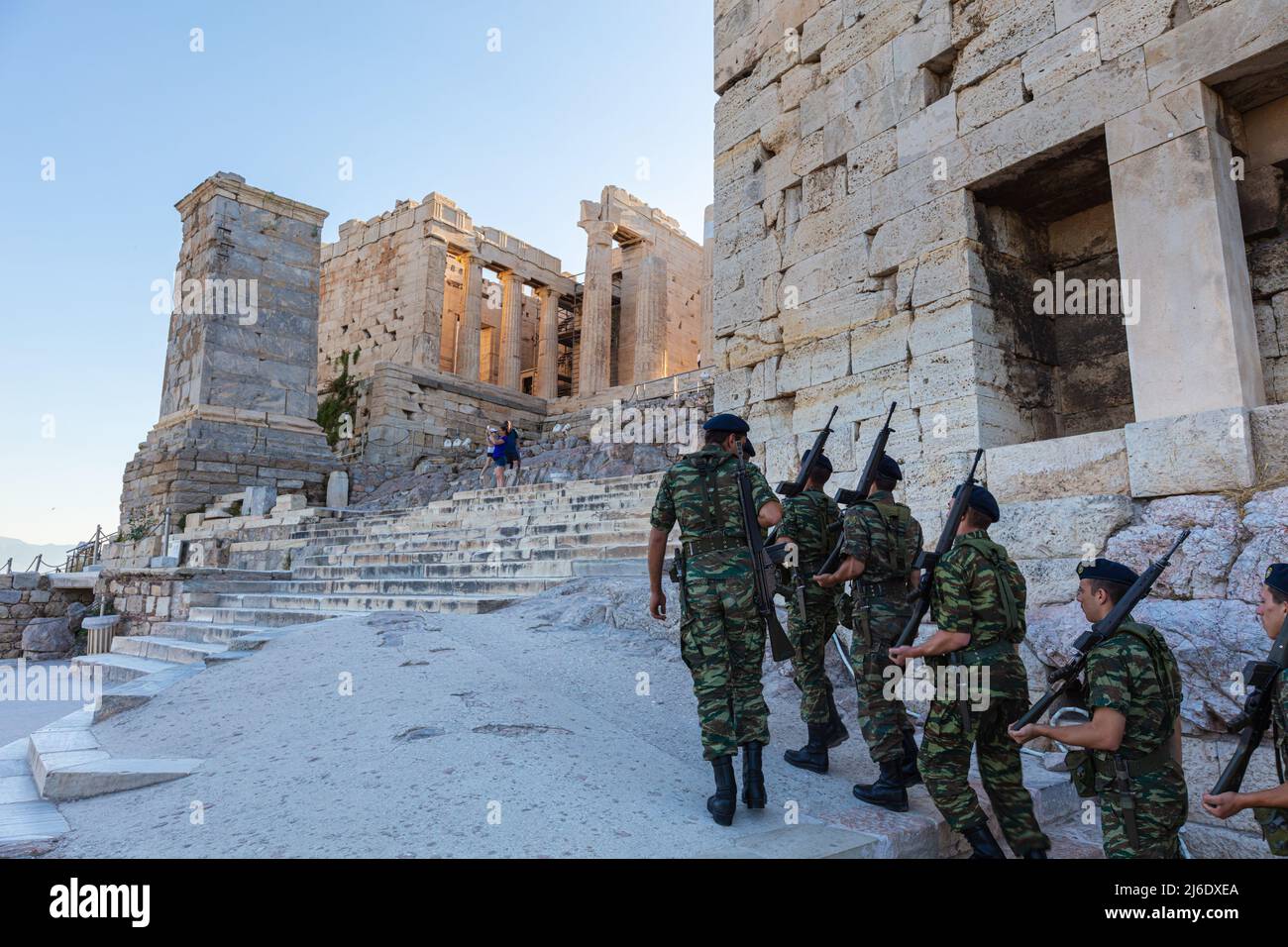 Acropole avec drapeau grec Banque de photographies et d’images à haute ...