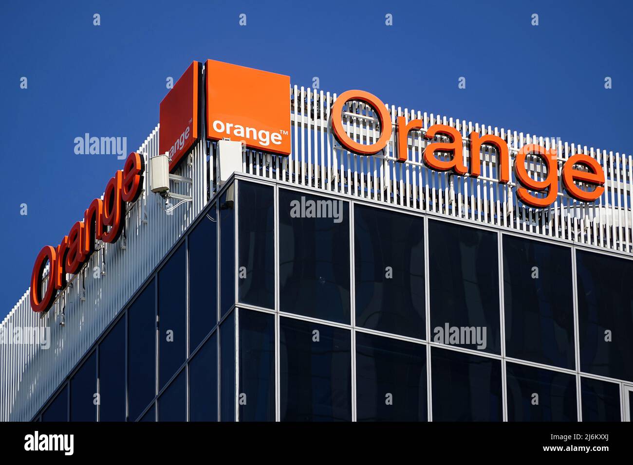 Bucarest, Roumanie - 16 août 2021 : un logo de Orange, société ...