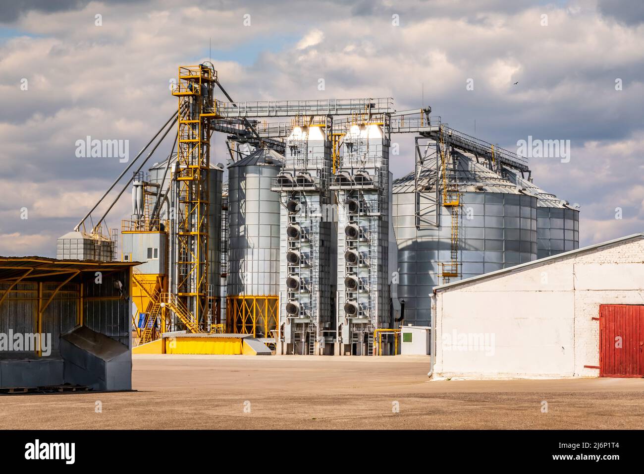 vue panoramique sur les silos agro-alimentaires élévateur de granary ...