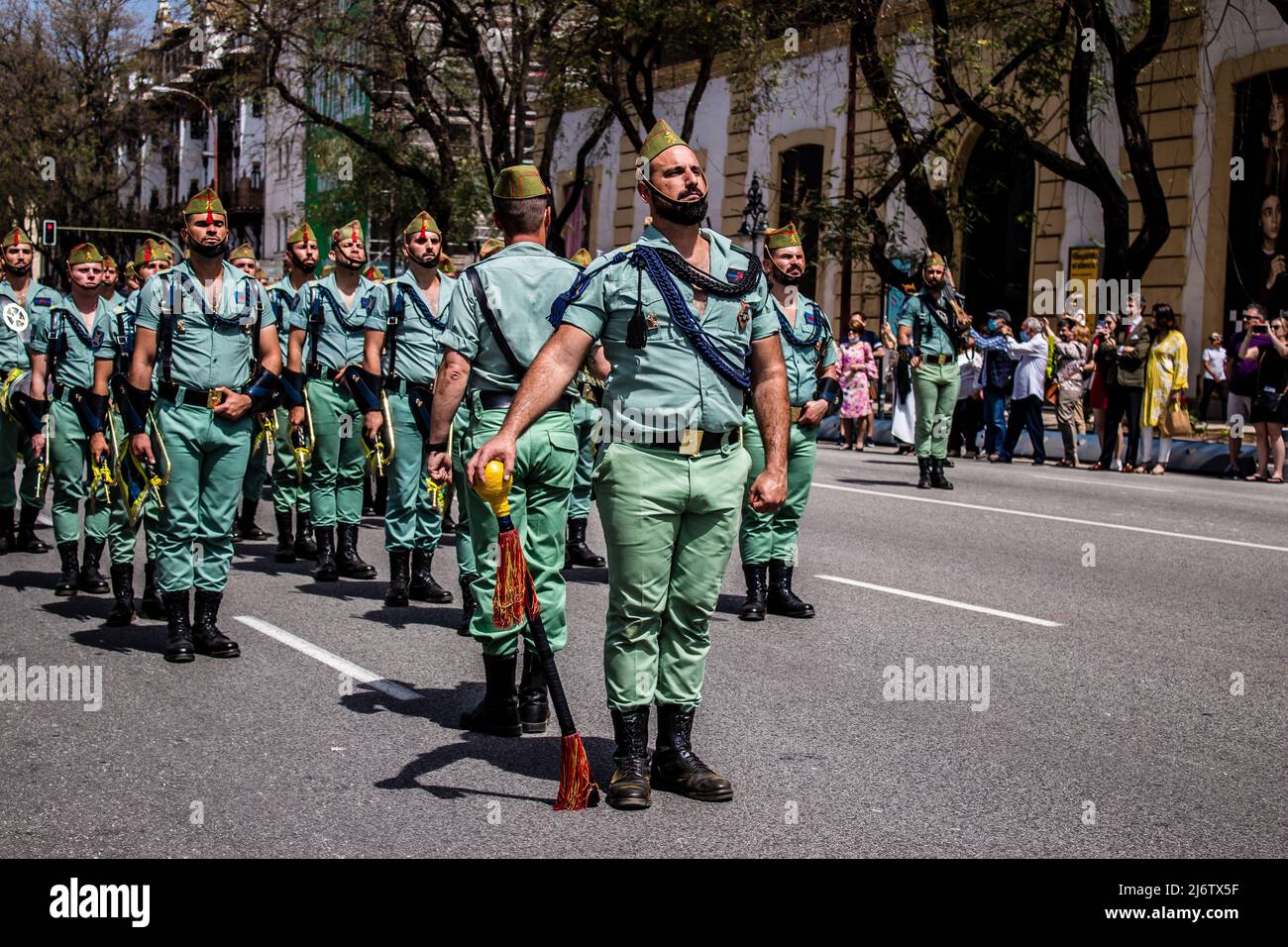 Séville, Espagne - le 01 mai 2022 Parade de soldats professionnels de ...