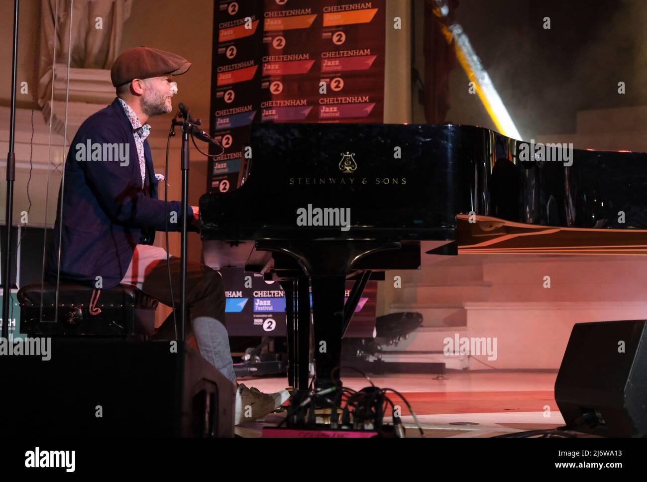 Arthur Jeffes de Penguin Cafe se présentant à l'hôtel de ville au ...