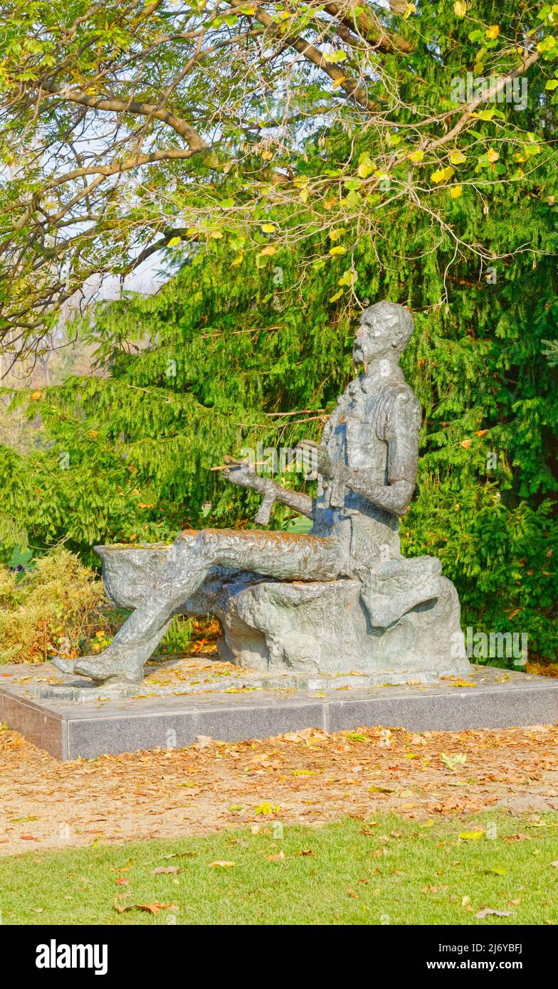 Vieil homme assis sculpture en bronze Banque de photographies et d ...
