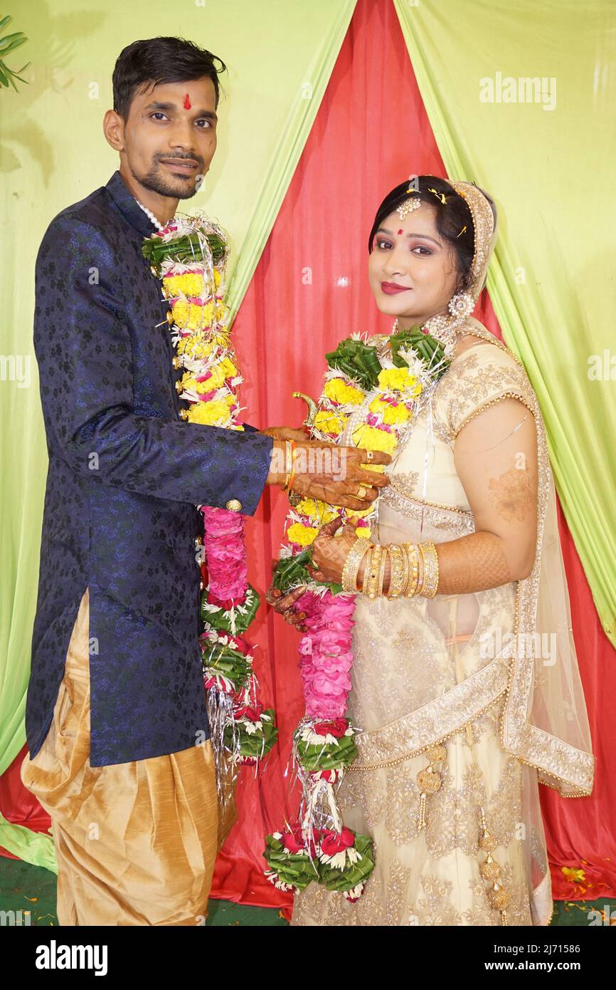 Le mariage traditionnel des indiens se déroule au temple. Cérémonie de ...