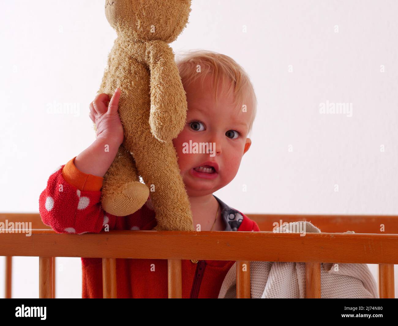 Petite fille pleure Banque de photographies et d’images à haute ...