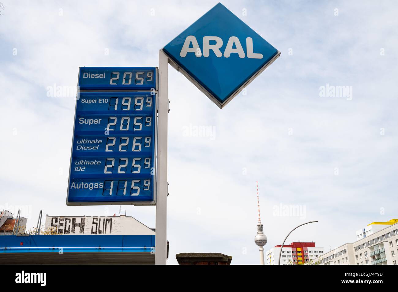 Aral petrol station price board Banque de photographies et d’images à ...