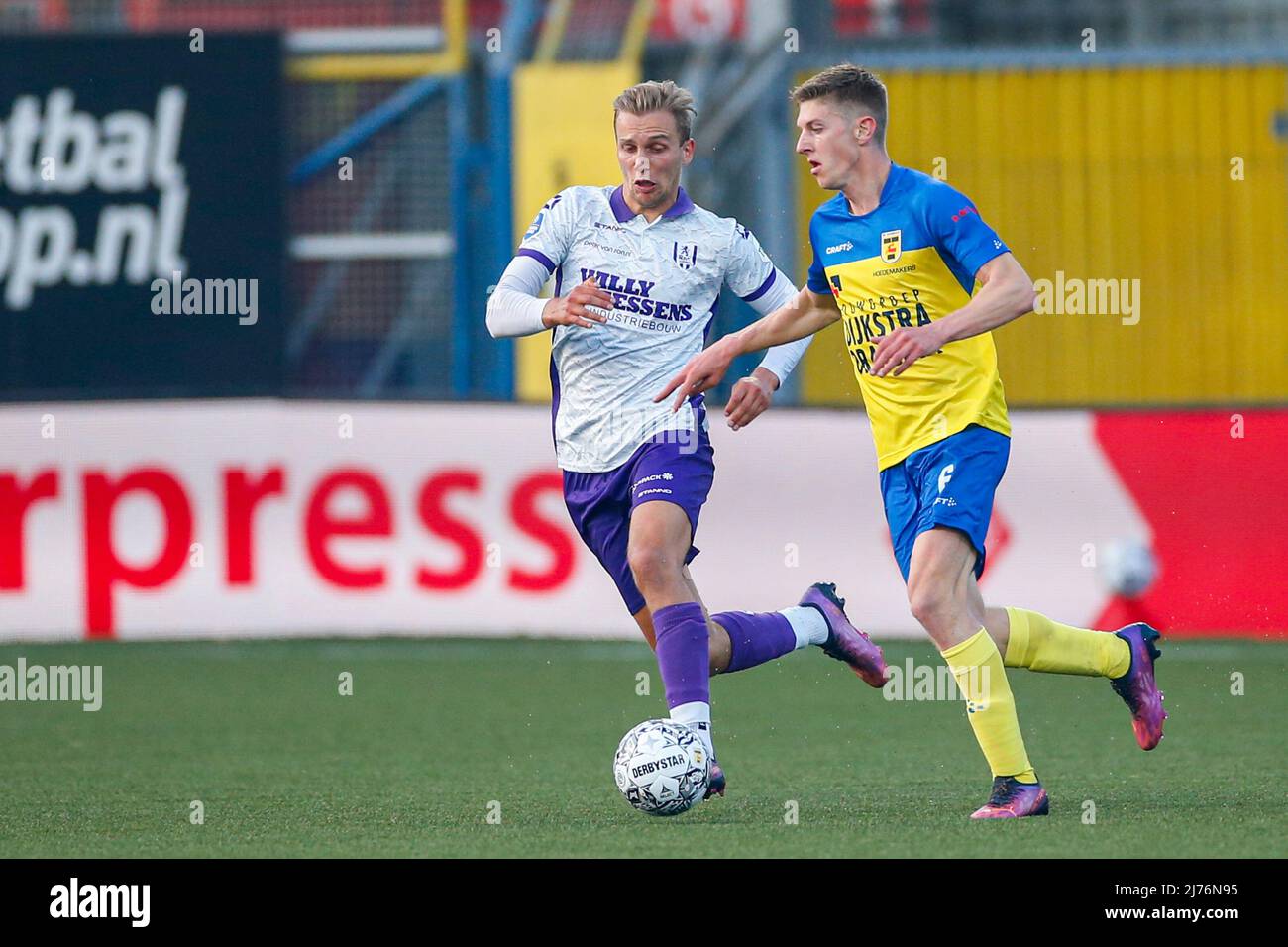 LEEUWARDEN, PAYS-BAS - 6 MAI : Mees Hedemakers de SC Cambuur lors du ...
