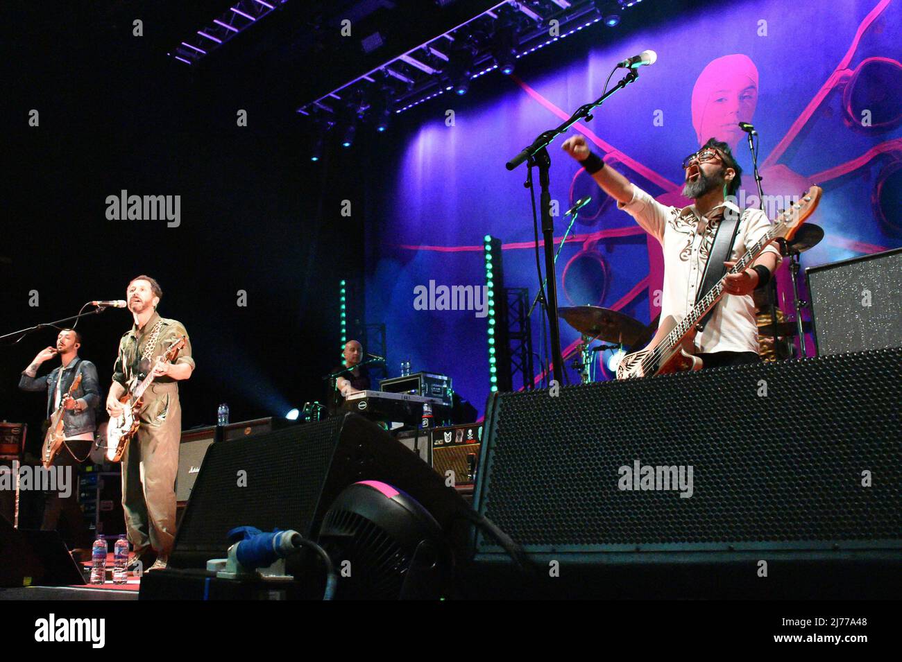 Tommy Gleeson, Taka Hirose et Grant Nicholas, de Feeder, se sont mis en ...