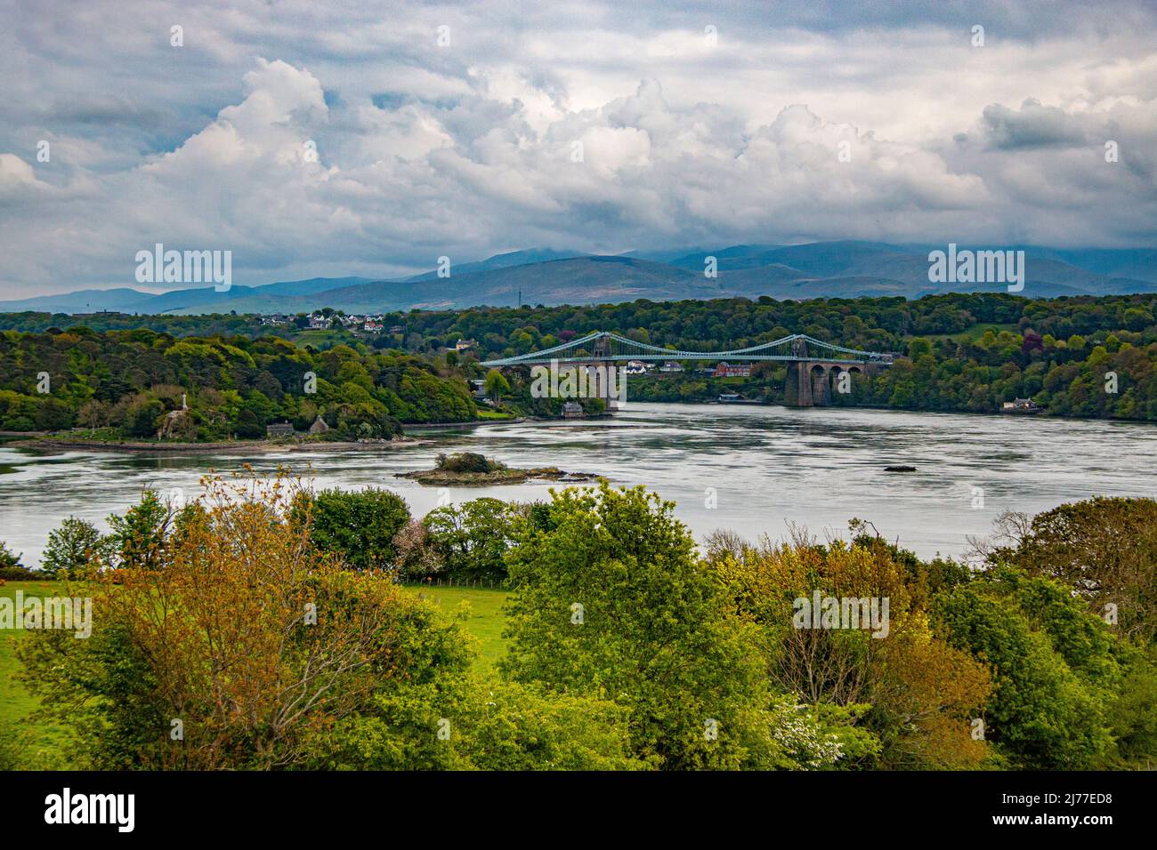 Vue du pont suspendu de menai Banque de photographies et d’images à ...