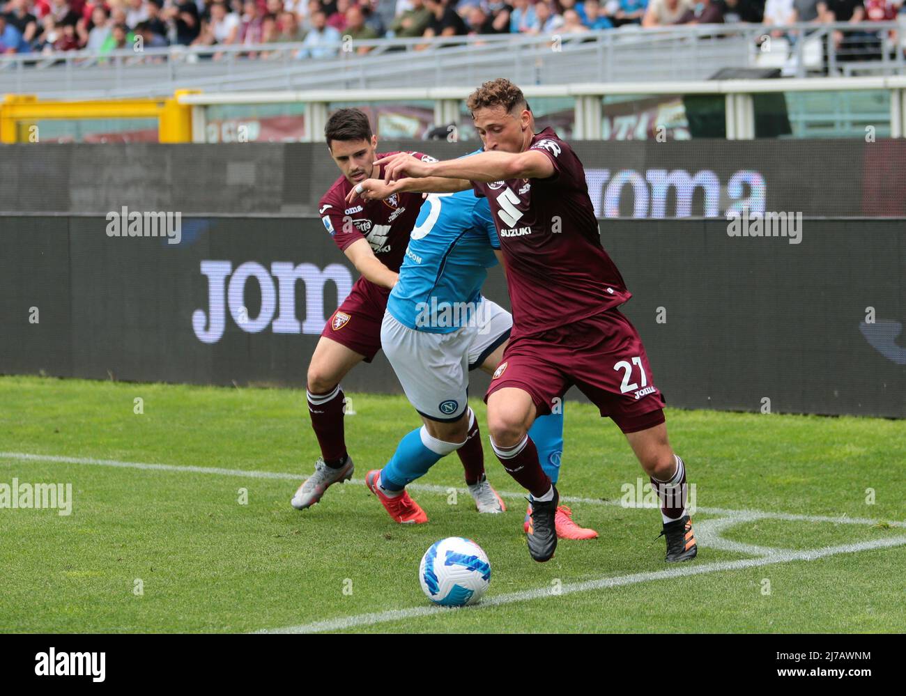 7 mai 2022, Turin, Italie: Mergim Vojvoda du FC Torino et Amir Rahmani ...