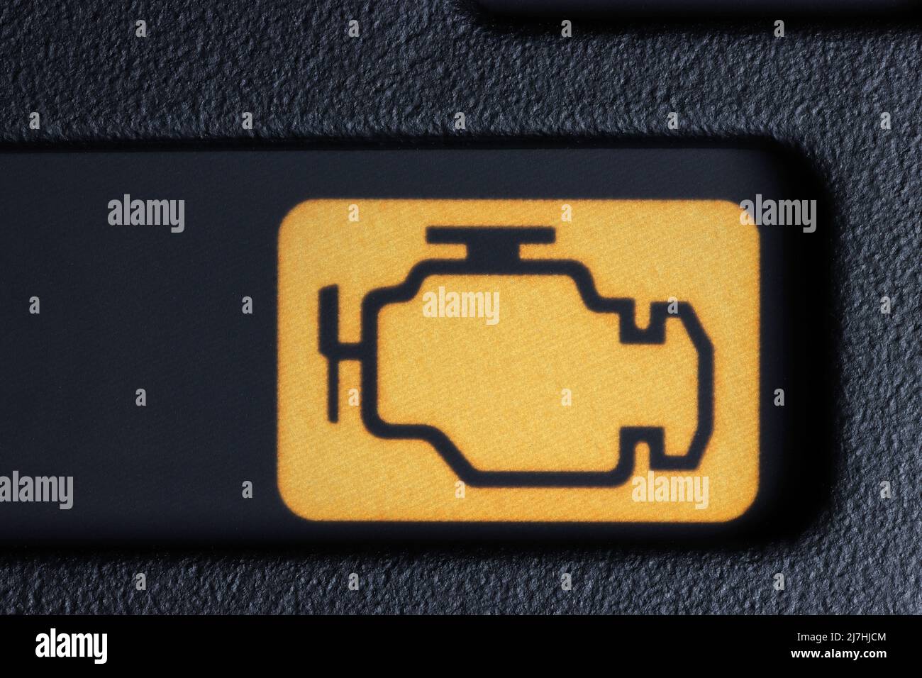 témoin d'avertissement moteur sur le tableau de bord de la voiture ...