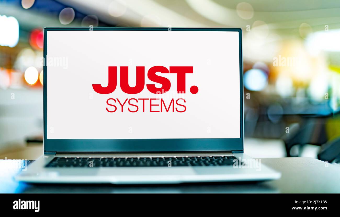 POZNAN, POL - OCT 1, 2021: Ordinateur portable affichant le logo de JustSystems Corporation une ...