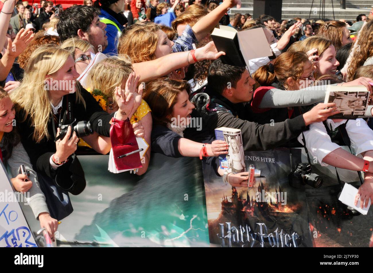 Les fans de Harry Potter à la première du dernier film Harry Potter ...