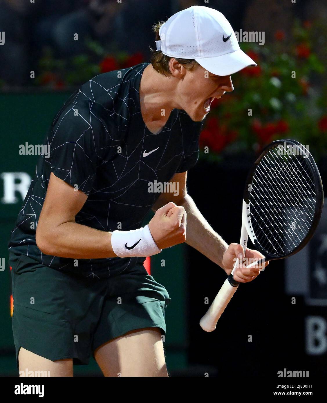 11 mai 2022, ROME: Jannik sinner d'Italie célèbre après avoir remporté ...