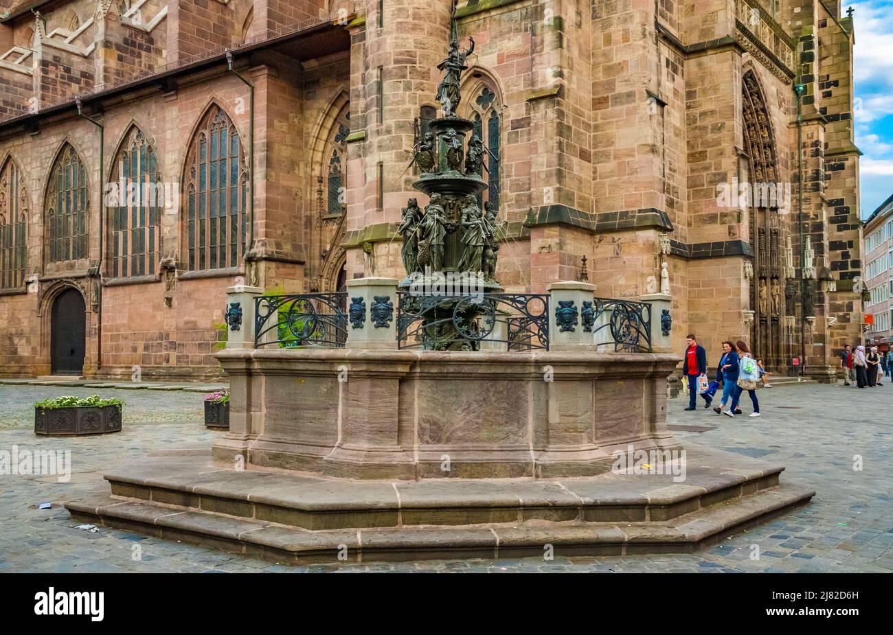 Belle Vue Sur La Célèbre Fontaine De Vertus De Bronze De La Fin De La