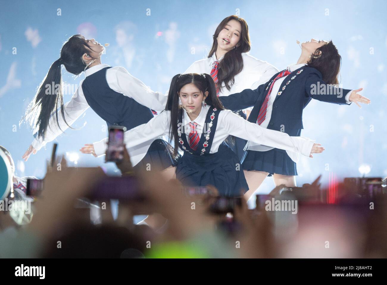 14 mai 2022, Hessen, Francfort-sur-le-main: Le groupe IVE se produit sur scène lors du festival ...