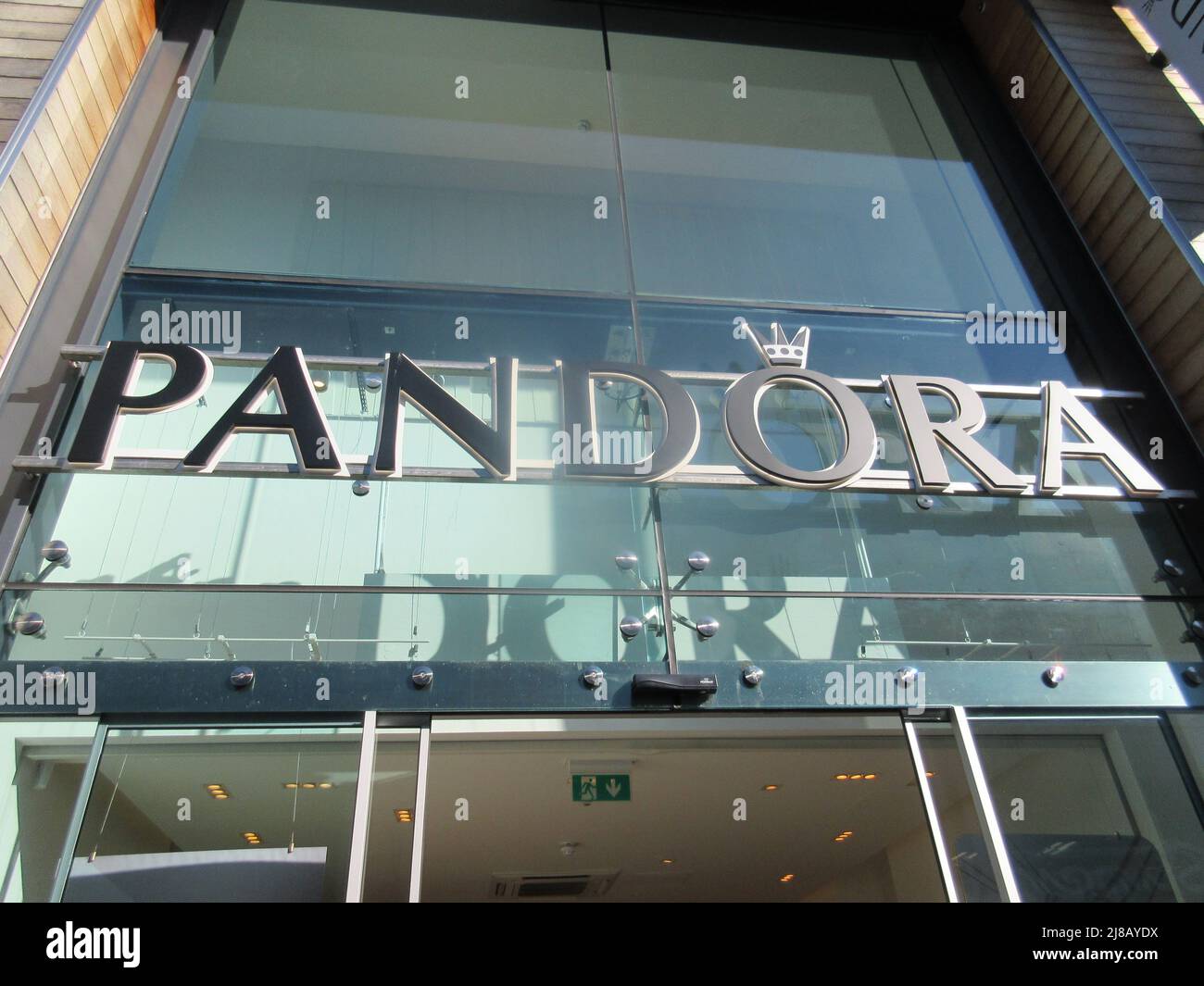 Bijoux pandora france Banque de photographies et d’images à haute ...